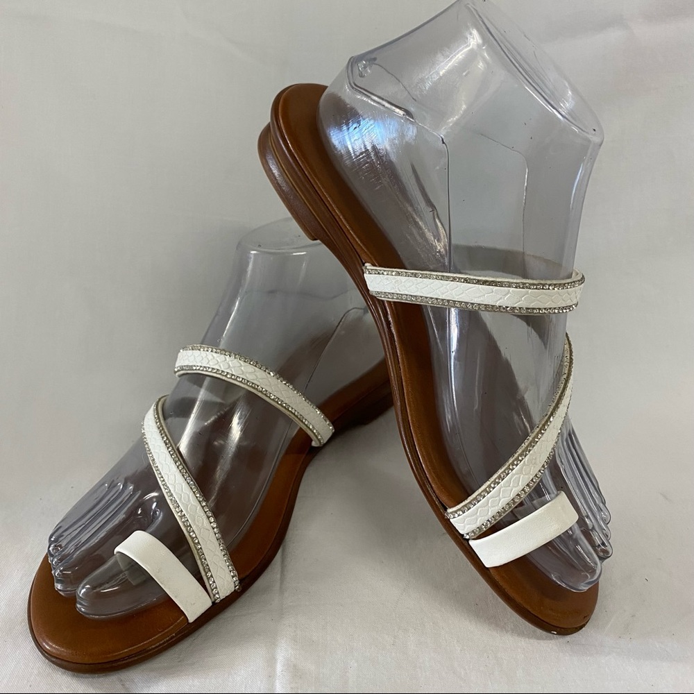 White And Silver Toscanella Toe Loop Sandals - Gem